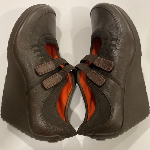 Tsubo | Shoes | Tsubo Ladies Brown Leather Wedge Shoe With Velcro Close | Poshmark
